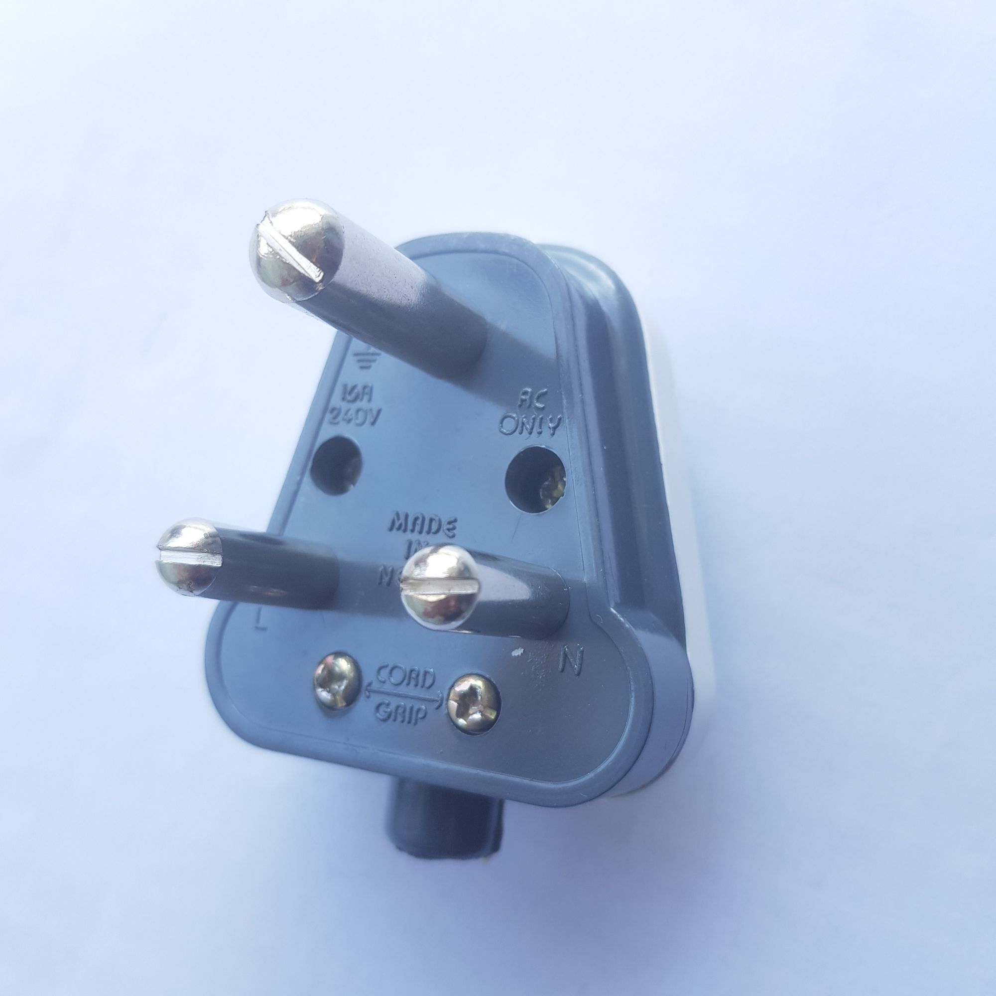 16 Amp 3 Pin Top Plug Heavy Power Plug Socket Made In Nepal : Shanti ...
